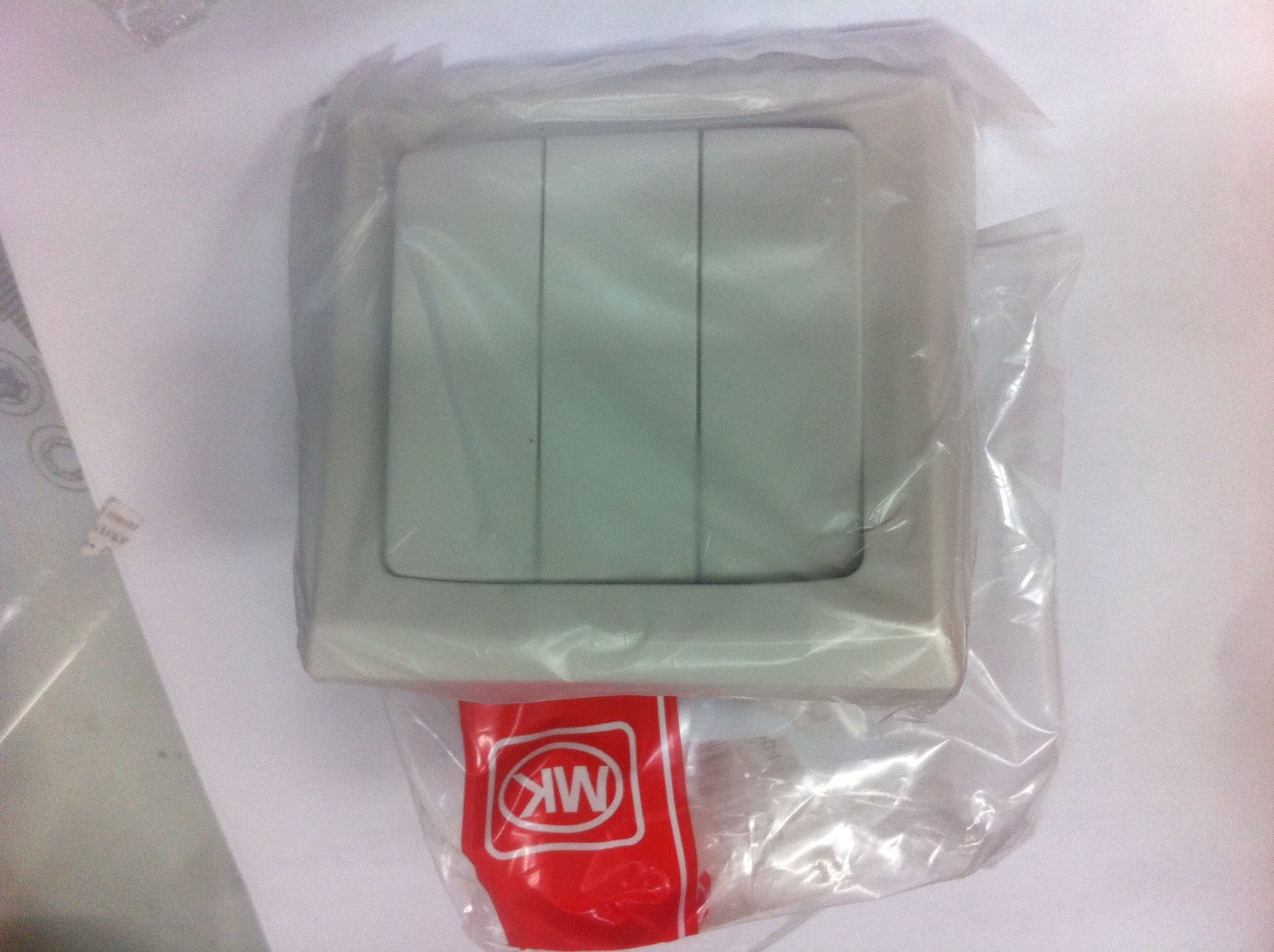 MK 3 gang 10AX SP 2 way Wide Rocker Switches - www.fatherland.com.sg