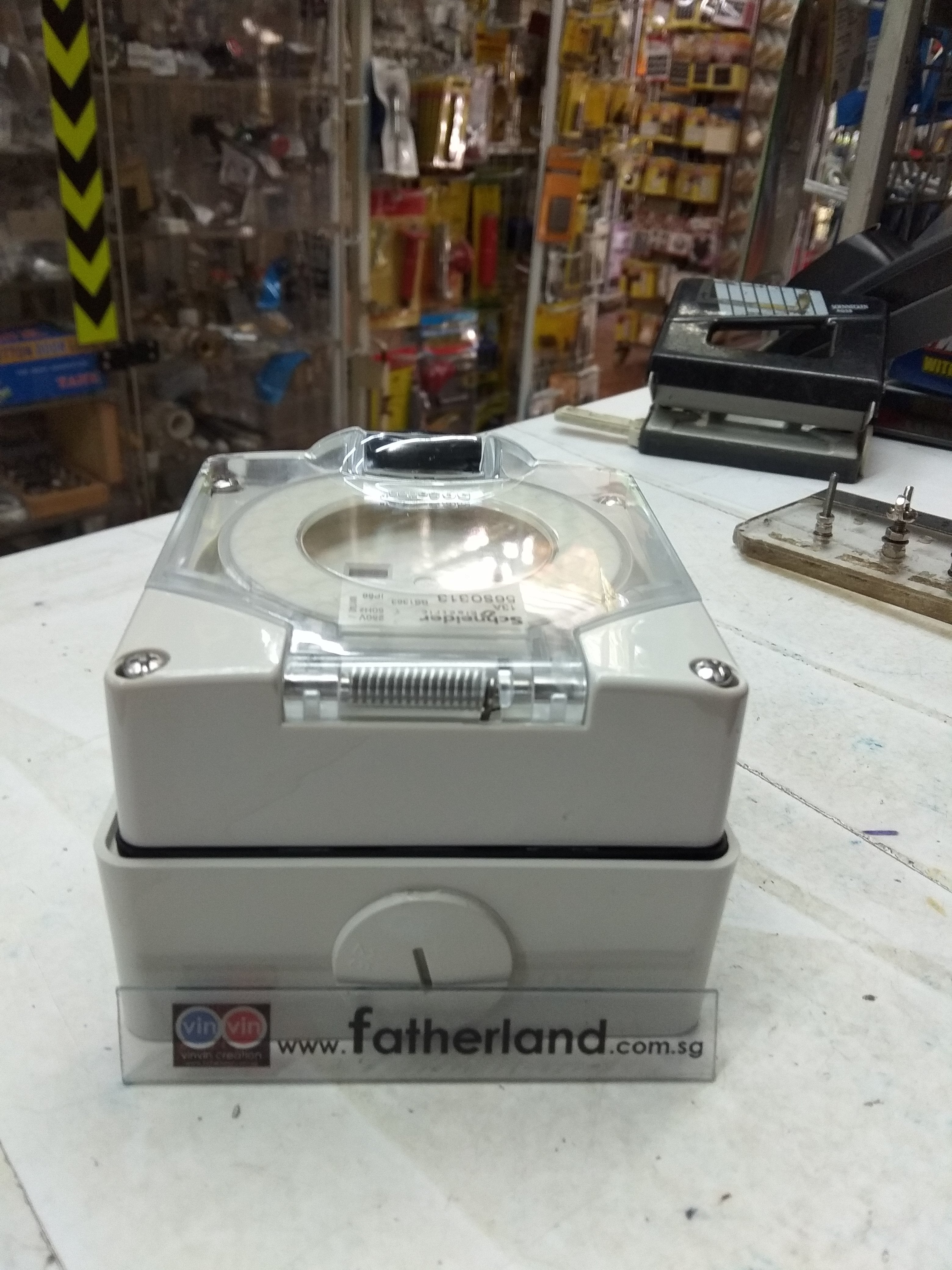 CLIPSAL 56SO313 SURFACE SOCKET OUTLETS - www.fatherland.com.sg