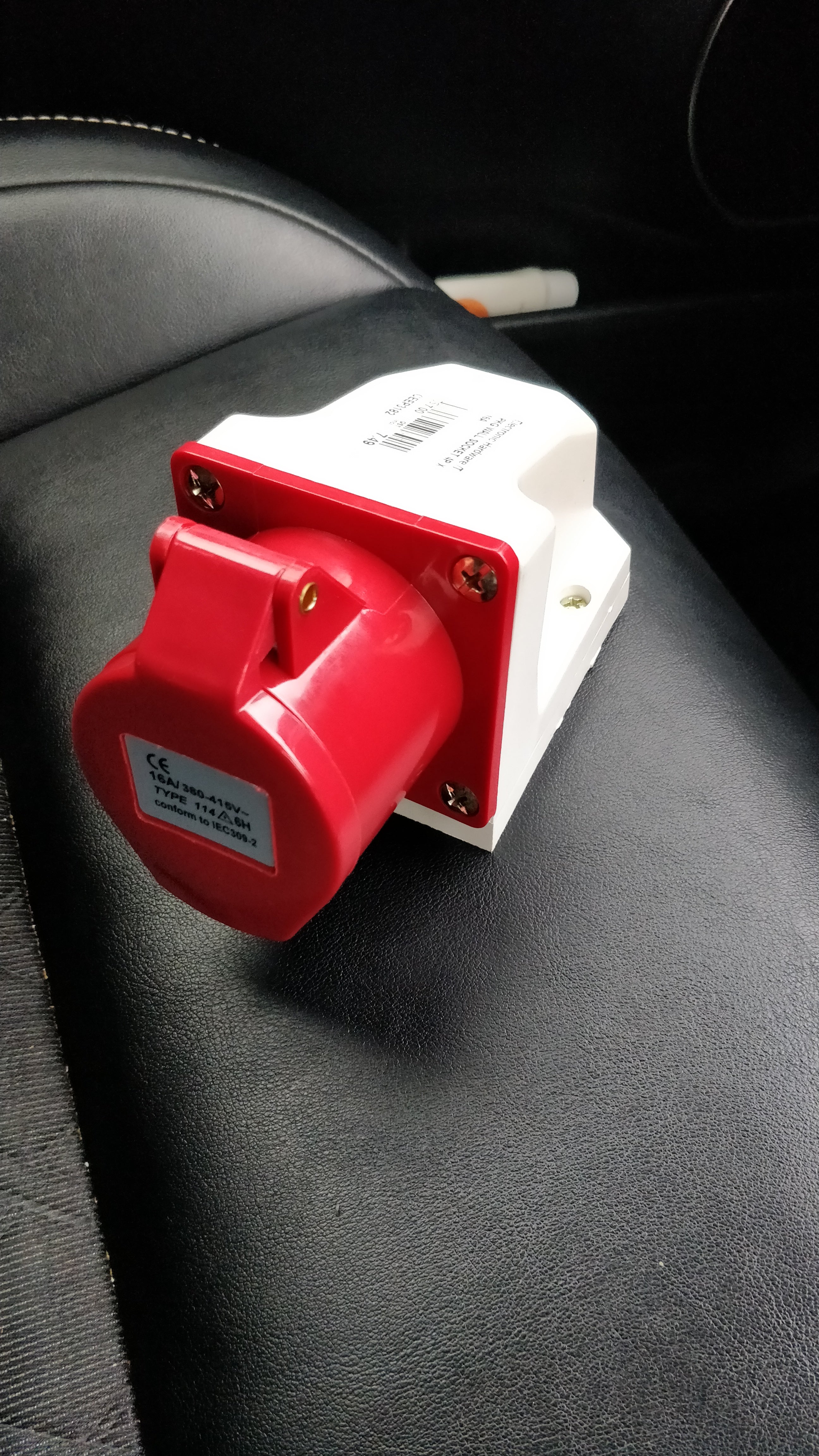 PKG FEMALE WALL SOCKET 4 Pole X 16AMP - www.fatherland.com.sg