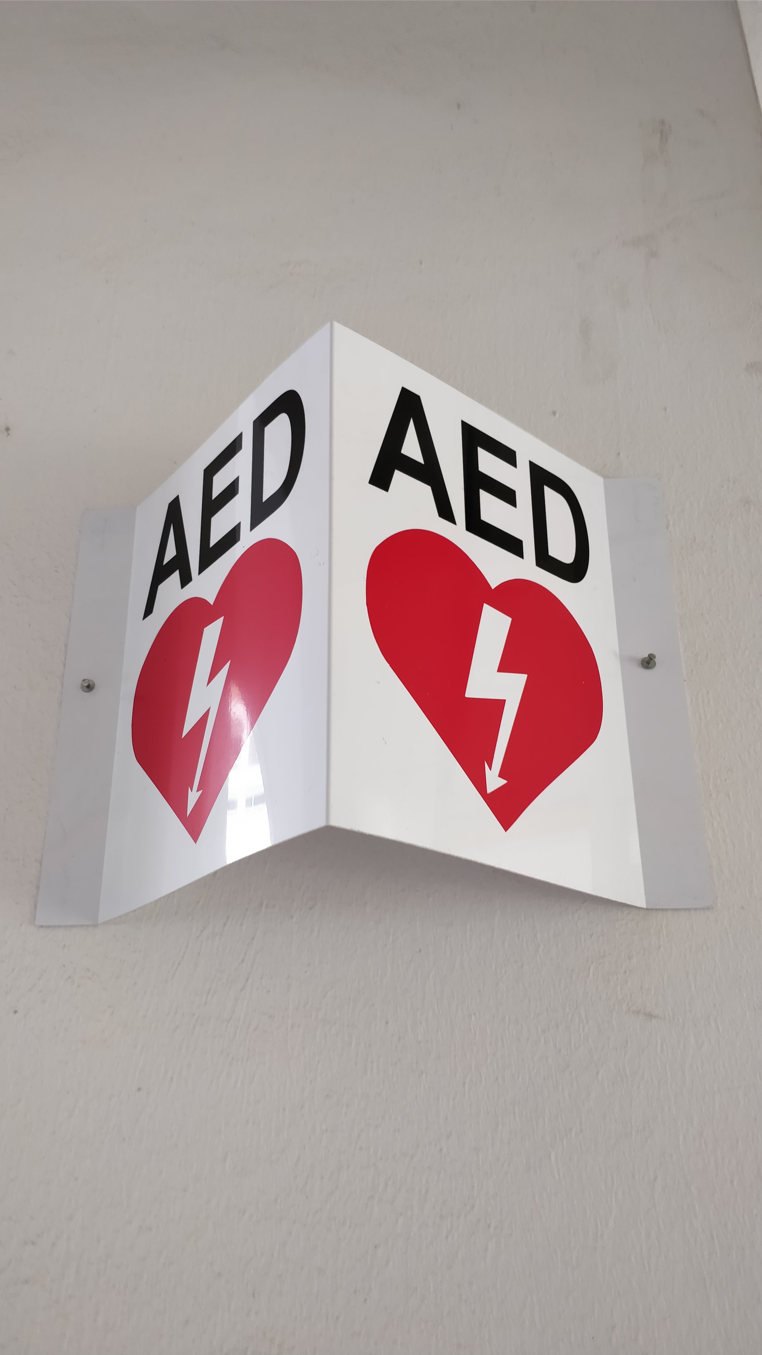 AED TRIANGLE FOLDING PVC SIGN - www.fatherland.com.sg