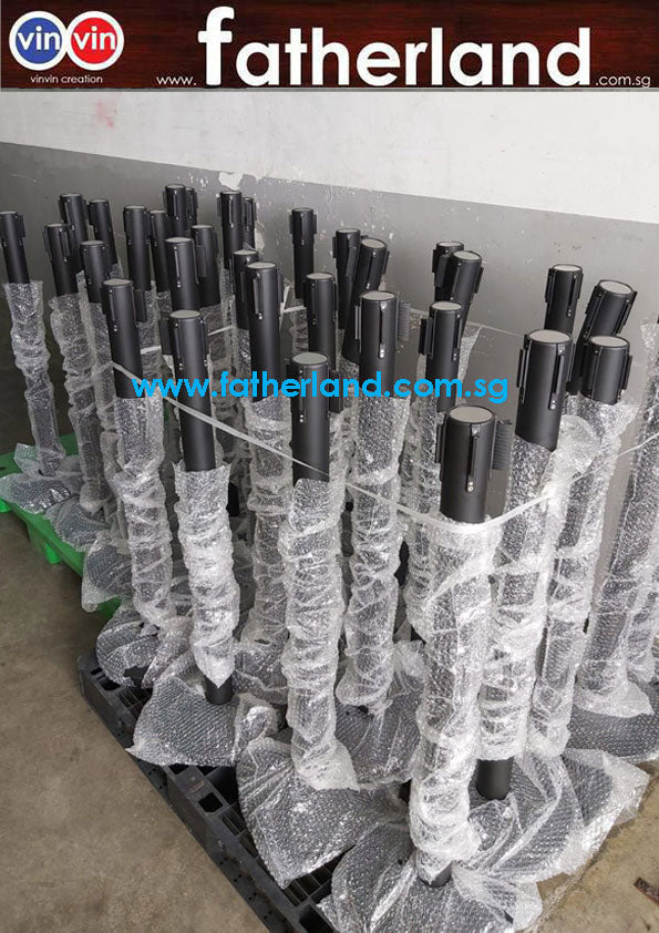 Black Queue Pole Stand with Red Belt ( HG ) - www.fatherland.com.sg